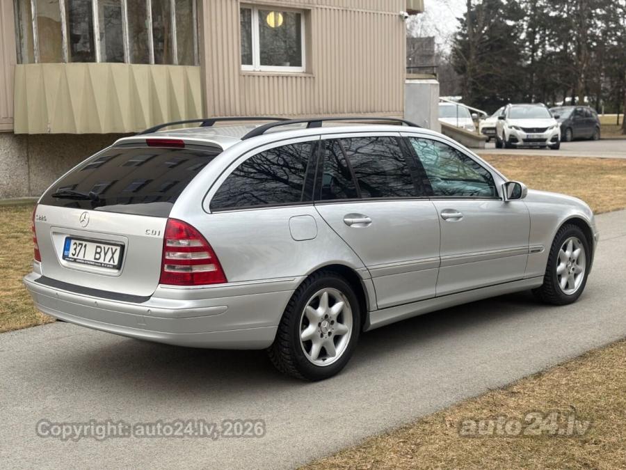 Pelēks Mercedes-Benz C-Class 2006 Tallina, ar dzinēja tilpumu 2.10 L un nobraukumu 260 tūkst. km par 3899 €, foto 2 vietnē AUTOMOTO.COM.LV