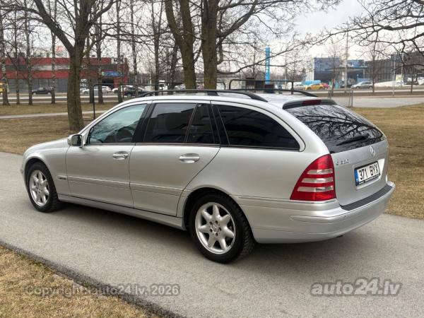 Pelēks Mercedes-Benz C-Class 2006 Tallina, ar dzinēja tilpumu 2.10 L un nobraukumu 260 tūkst. km par 3899 €, foto 4 vietnē AUTOMOTO.COM.LV