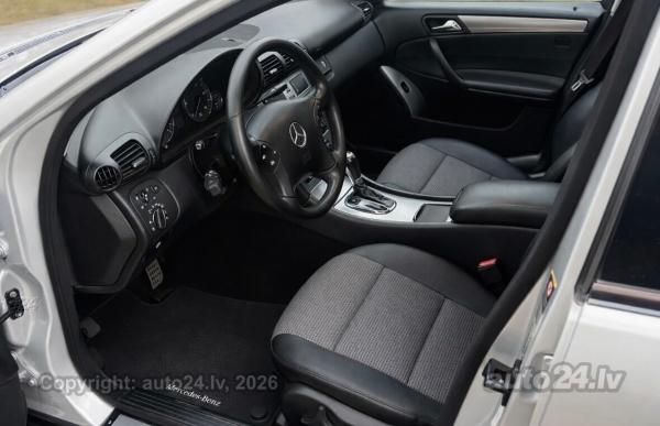 Pelēks Mercedes-Benz C-Class 2006 Tallina, ar dzinēja tilpumu 2.10 L un nobraukumu 260 tūkst. km par 3899 €, foto 8 vietnē AUTOMOTO.COM.LV