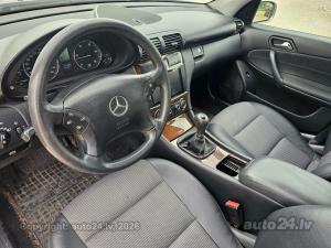 Grey Mercedes-Benz C-Class 2006 in Tartu, with an engine capacity of 2.10 L and mileage of 299 thousand km for 2990 €, photo 12 on AUTOMOTO.COM.LV
