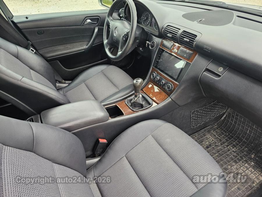 Grey Mercedes-Benz C-Class 2006 in Tartu, with an engine capacity of 2.10 L and mileage of 299 thousand km for 2990 €, photo 14 on AUTOMOTO.COM.LV