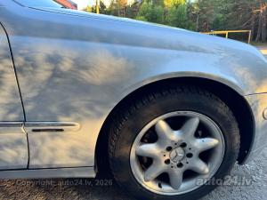 Pelēks Mercedes-Benz C-Class 2006 Tallina, ar dzinēja tilpumu 2.10 L un nobraukumu 267 tūkst. km par 3999 €, foto 12 vietnē AUTOMOTO.COM.LV