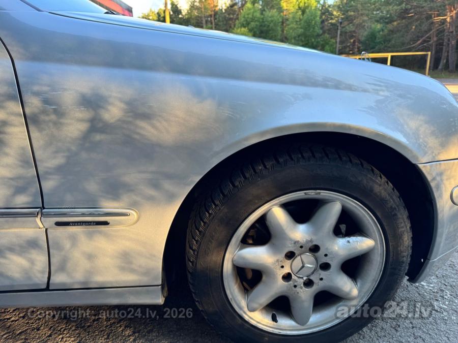 Pelēks Mercedes-Benz C-Class 2006 Tallina, ar dzinēja tilpumu 2.10 L un nobraukumu 267 tūkst. km par 3999 €, foto 12 vietnē AUTOMOTO.COM.LV