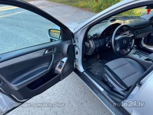 Pelēks Mercedes-Benz C-Class 2006 Tallina, ar dzinēja tilpumu 2.10 L un nobraukumu 267 tūkst. km par 3999 €, foto 15 vietnē AUTOMOTO.COM.LV