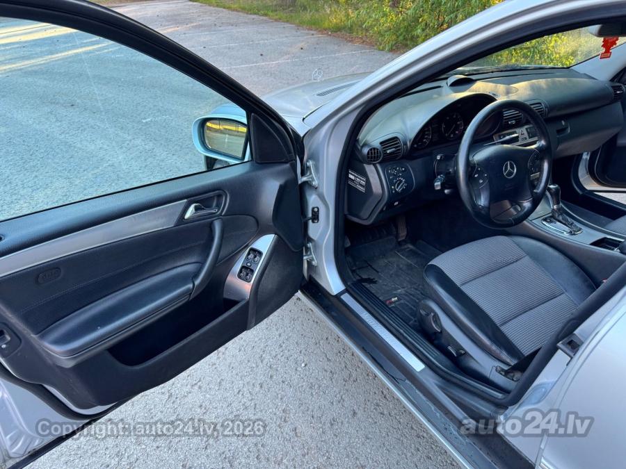 Pelēks Mercedes-Benz C-Class 2006 Tallina, ar dzinēja tilpumu 2.10 L un nobraukumu 267 tūkst. km par 3999 €, foto 15 vietnē AUTOMOTO.COM.LV