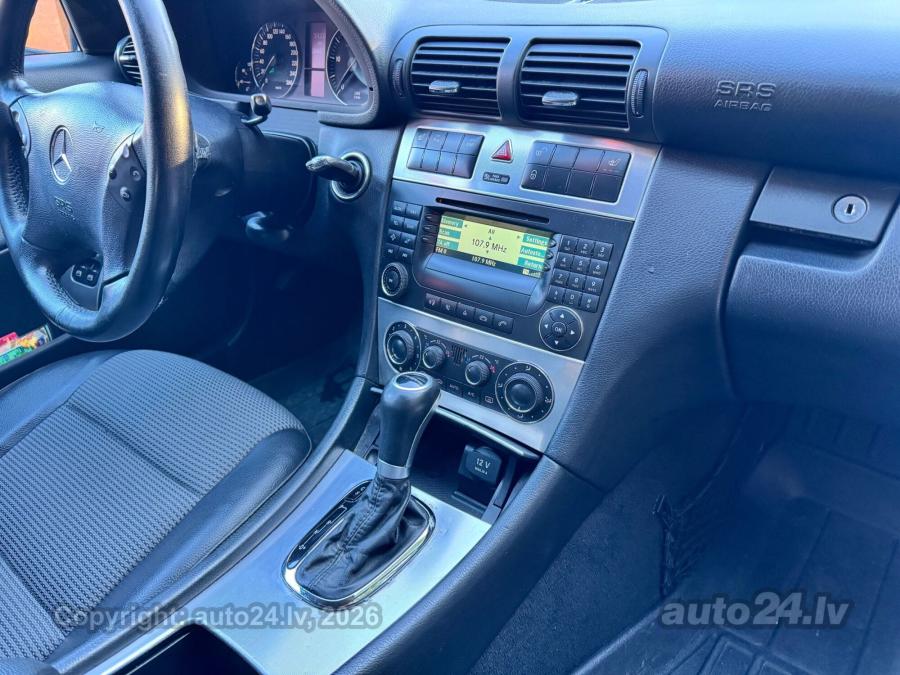 Pelēks Mercedes-Benz C-Class 2006 Tallina, ar dzinēja tilpumu 2.10 L un nobraukumu 267 tūkst. km par 3999 €, foto 17 vietnē AUTOMOTO.COM.LV