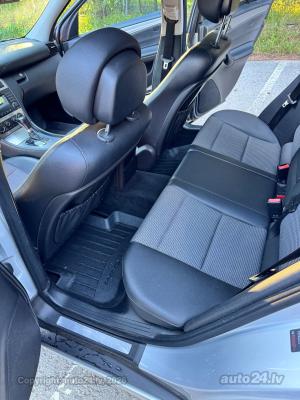 Pelēks Mercedes-Benz C-Class 2006 Tallina, ar dzinēja tilpumu 2.10 L un nobraukumu 267 tūkst. km par 3999 €, foto 18 vietnē AUTOMOTO.COM.LV