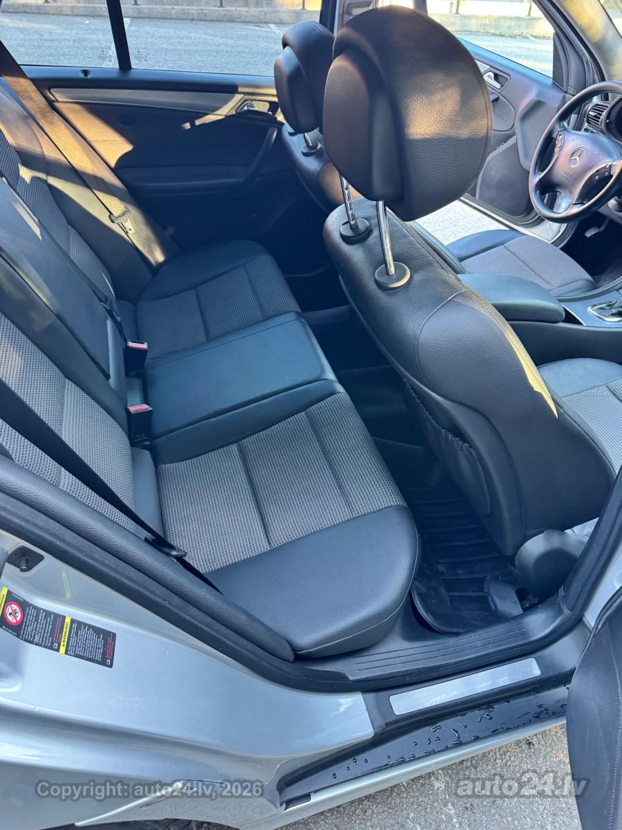 Pelēks Mercedes-Benz C-Class 2006 Tallina, ar dzinēja tilpumu 2.10 L un nobraukumu 267 tūkst. km par 3999 €, foto 19 vietnē AUTOMOTO.COM.LV