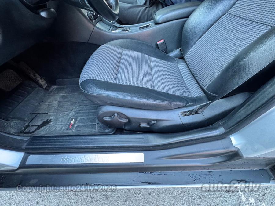 Pelēks Mercedes-Benz C-Class 2006 Tallina, ar dzinēja tilpumu 2.10 L un nobraukumu 267 tūkst. km par 3999 €, foto 21 vietnē AUTOMOTO.COM.LV