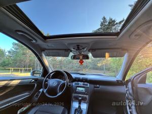 Pelēks Mercedes-Benz C-Class 2006 Tallina, ar dzinēja tilpumu 2.10 L un nobraukumu 267 tūkst. km par 3999 €, foto 23 vietnē AUTOMOTO.COM.LV