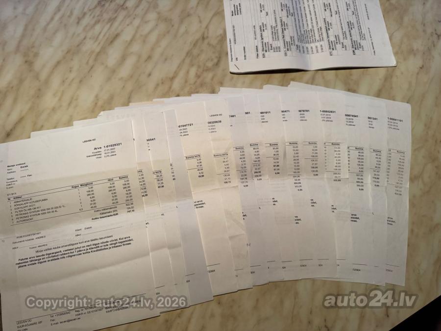 Pelēks Mercedes-Benz C-Class 2006 Tallina, ar dzinēja tilpumu 2.10 L un nobraukumu 267 tūkst. km par 3999 €, foto 24 vietnē AUTOMOTO.COM.LV