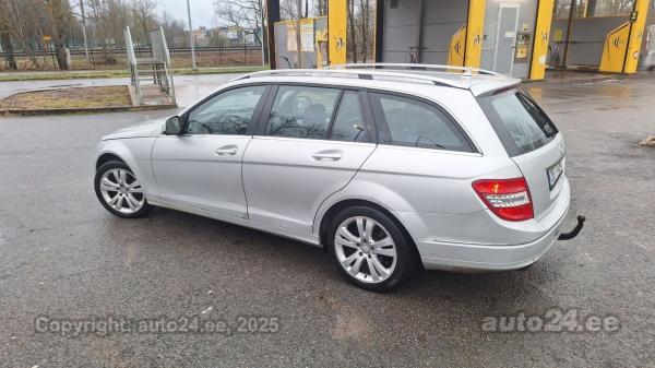 Grey Mercedes-Benz C-Class 2008 in Johvi, with an engine capacity of 2.10 L and mileage of 254 thousand km for 2999 €, photo 2 on AUTOMOTO.COM.LV