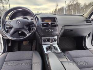 Pelēks Mercedes-Benz C-Class 2008 Tartu, ar dzinēja tilpumu 2.10 L un nobraukumu 250 tūkst. km par 4600 €, foto 13 vietnē AUTOMOTO.COM.LV