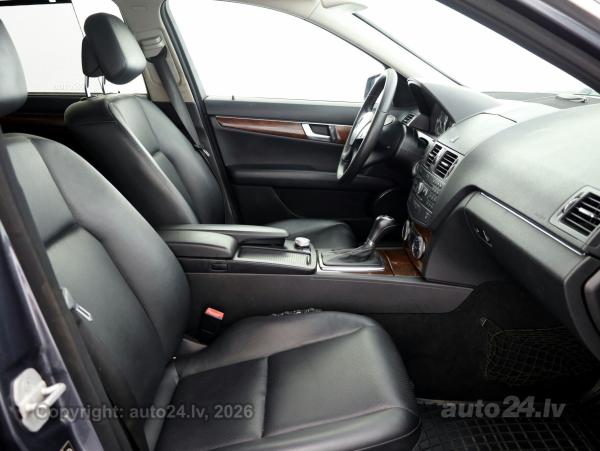 Pelēks Mercedes-Benz C-Class 2008 Tallina, ar dzinēja tilpumu 2.10 L un nobraukumu 306 tūkst. km par 2999 €, foto 6 vietnē AUTOMOTO.COM.LV