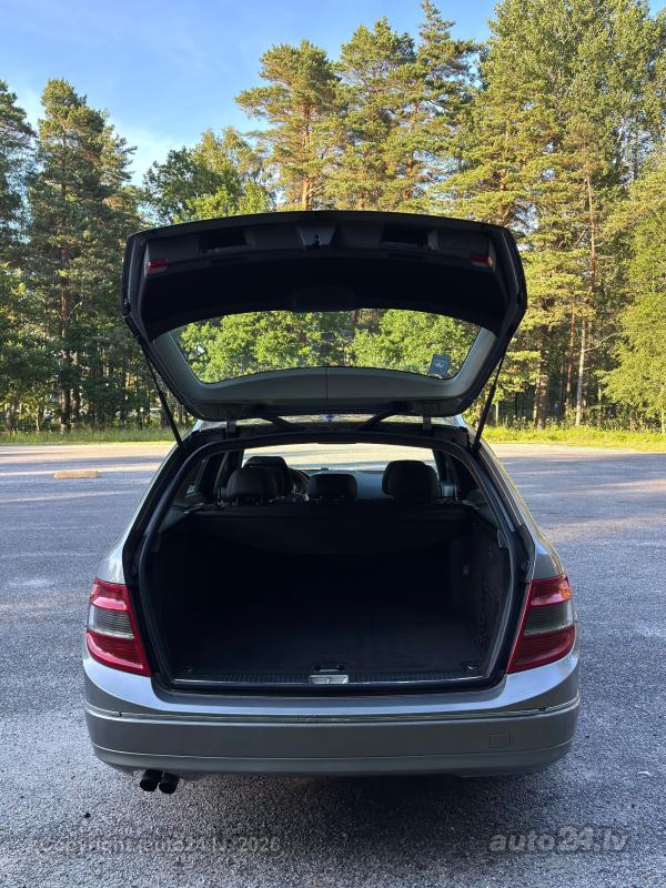 Grey Mercedes-Benz C-Class 2008 in Haapsalu, with an engine capacity of 2.10 L and mileage of 361 thousand km for 3700 €, photo 5 on AUTOMOTO.COM.LV