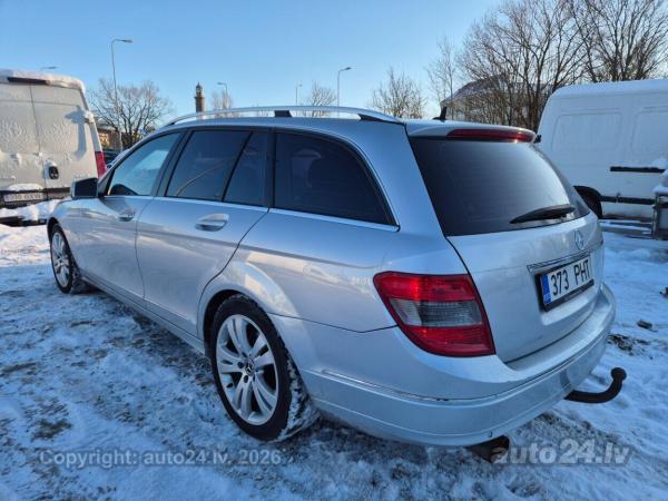 Pelēks Mercedes-Benz C-Class 2009 Tallina, ar dzinēja tilpumu 2.10 L un nobraukumu 375 tūkst. km par 3900 €, foto 4 vietnē AUTOMOTO.COM.LV