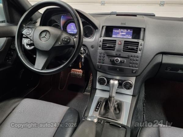 Pelēks Mercedes-Benz C-Class 2010 Tallina, ar dzinēja tilpumu 2.20 L un nobraukumu 212 tūkst. km par 11500 €, foto 5 vietnē AUTOMOTO.COM.LV