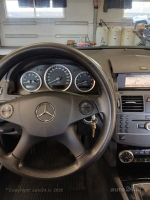 Pelēks Mercedes-Benz C-Class 2010 Pērnava, ar dzinēja tilpumu 2.10 L un nobraukumu 289 tūkst. km par 6500 €, foto 9 vietnē AUTOMOTO.COM.LV