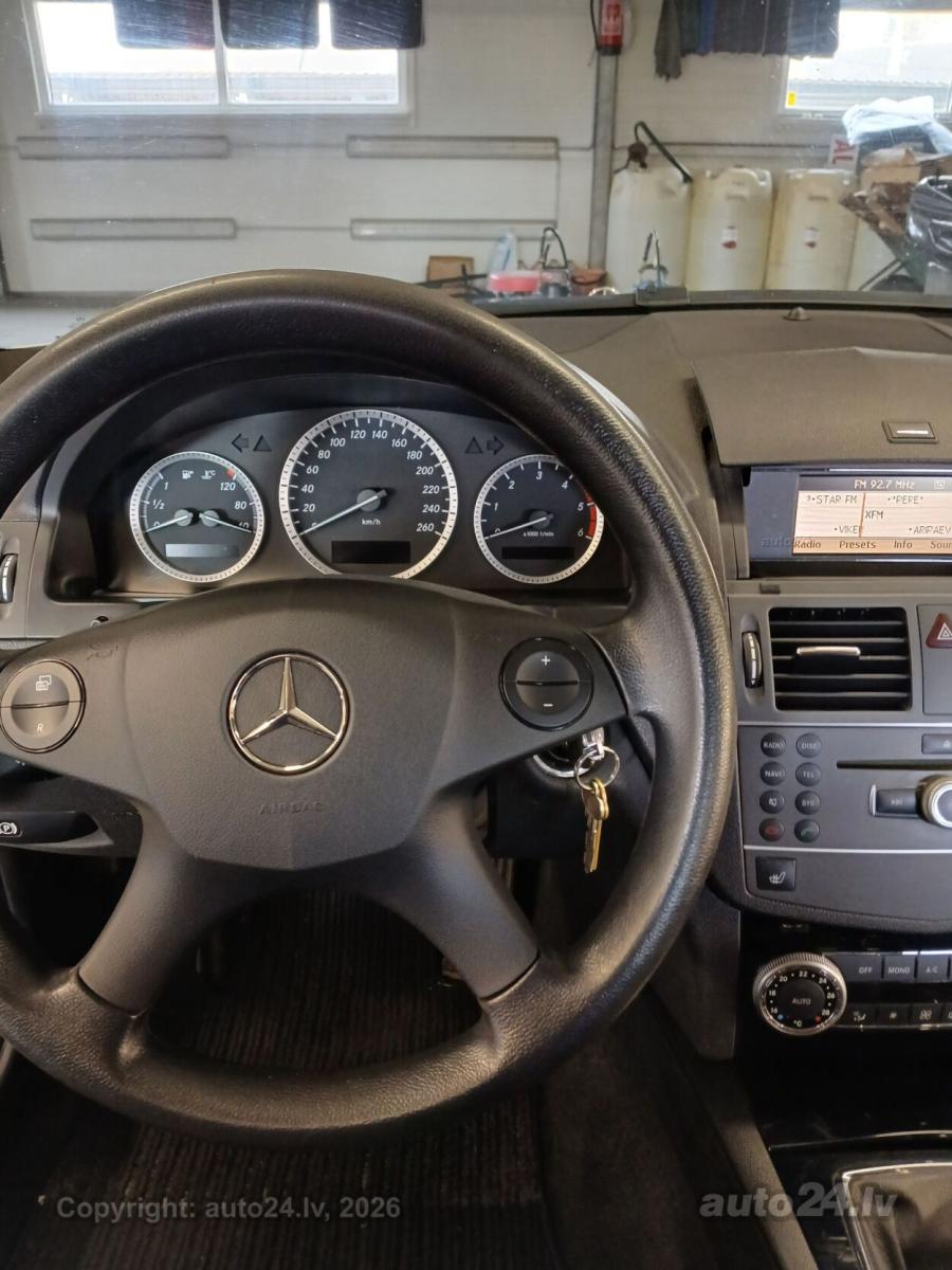 Pelēks Mercedes-Benz C-Class 2010 Pērnava, ar dzinēja tilpumu 2.10 L un nobraukumu 289 tūkst. km par 6500 €, foto 9 vietnē AUTOMOTO.COM.LV