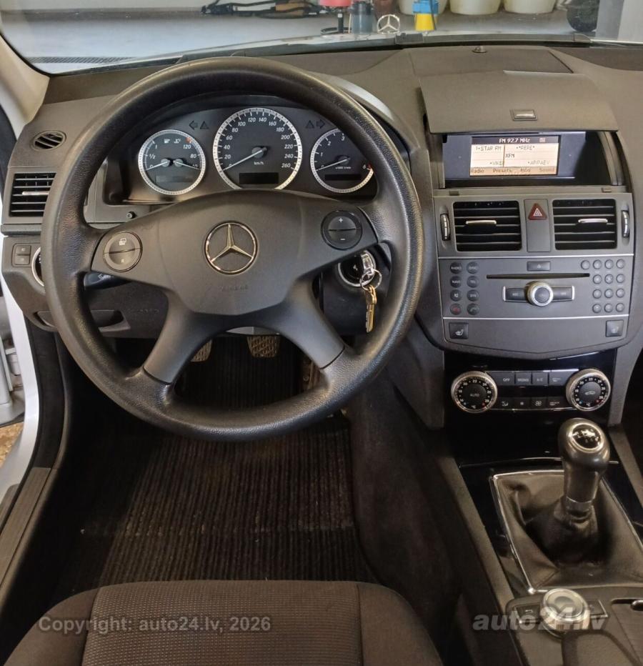 Pelēks Mercedes-Benz C-Class 2010 Pērnava, ar dzinēja tilpumu 2.10 L un nobraukumu 289 tūkst. km par 6500 €, foto 10 vietnē AUTOMOTO.COM.LV