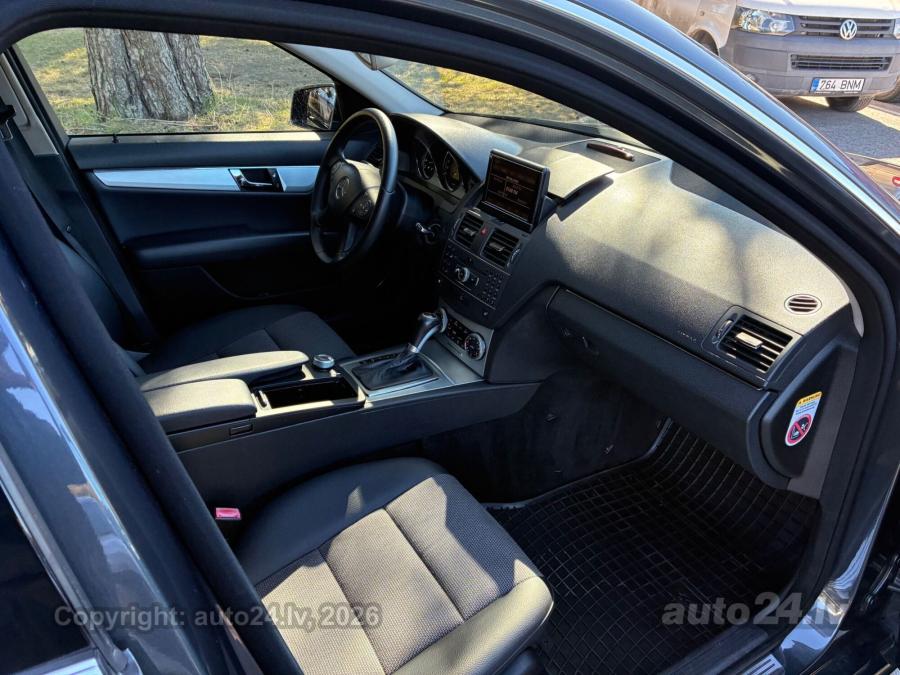 Pelēks Mercedes-Benz C-Class 2010 Tallina, ar dzinēja tilpumu 2.10 L un nobraukumu 286 tūkst. km par 5950 €, foto 6 vietnē AUTOMOTO.COM.LV