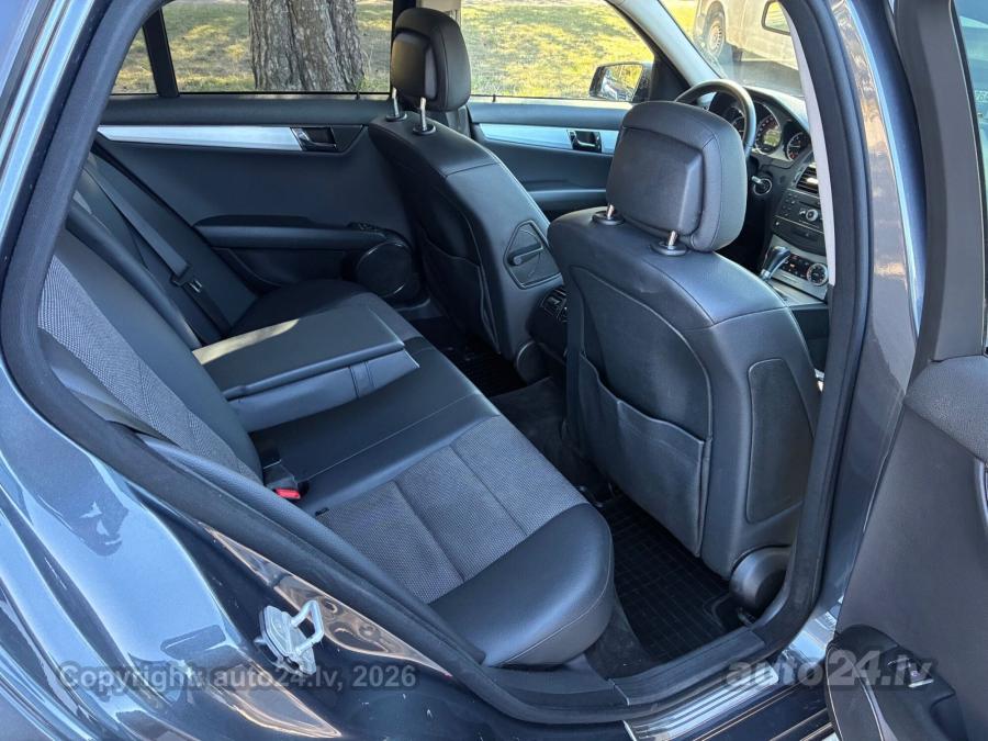 Pelēks Mercedes-Benz C-Class 2010 Tallina, ar dzinēja tilpumu 2.10 L un nobraukumu 286 tūkst. km par 5950 €, foto 7 vietnē AUTOMOTO.COM.LV