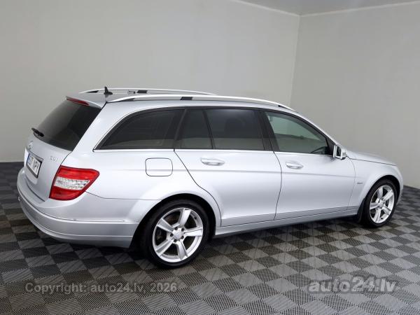 Pelēks Mercedes-Benz C-Class 2010 Tallina, ar dzinēja tilpumu 2.10 L un nobraukumu 259 tūkst. km par 4499 €, foto 3 vietnē AUTOMOTO.COM.LV