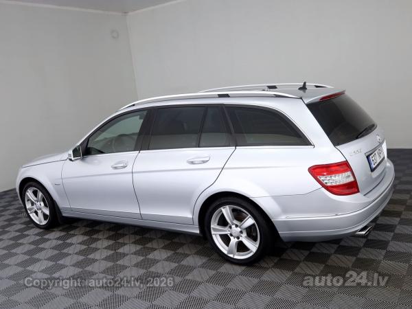 Pelēks Mercedes-Benz C-Class 2010 Tallina, ar dzinēja tilpumu 2.10 L un nobraukumu 259 tūkst. km par 4499 €, foto 4 vietnē AUTOMOTO.COM.LV