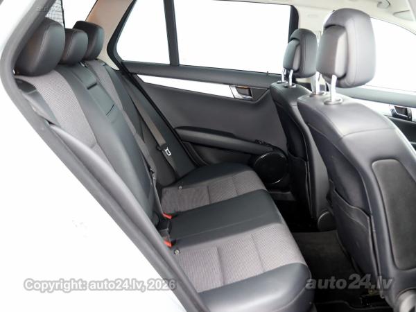 Pelēks Mercedes-Benz C-Class 2010 Tallina, ar dzinēja tilpumu 2.10 L un nobraukumu 259 tūkst. km par 4499 €, foto 7 vietnē AUTOMOTO.COM.LV