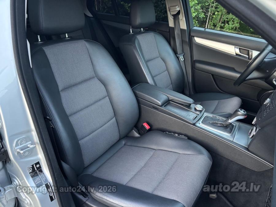 Pelēks Mercedes-Benz C-Class 2010 Tallina, ar dzinēja tilpumu 2.10 L un nobraukumu 260 tūkst. km par 5990 €, foto 14 vietnē AUTOMOTO.COM.LV