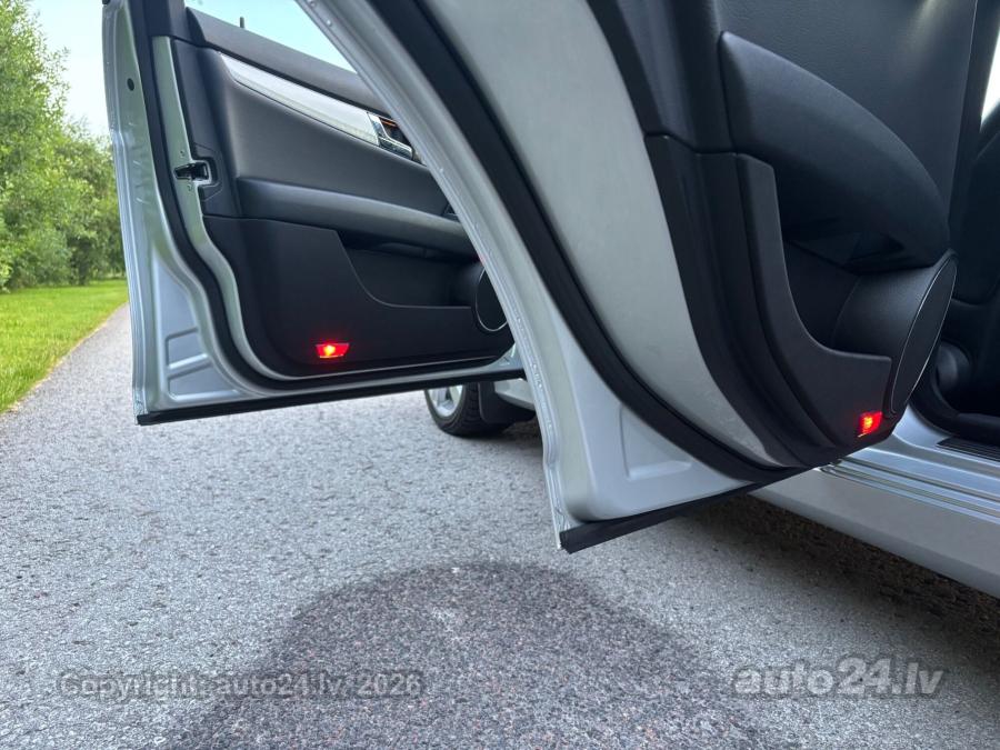 Pelēks Mercedes-Benz C-Class 2010 Tallina, ar dzinēja tilpumu 2.10 L un nobraukumu 260 tūkst. km par 5990 €, foto 17 vietnē AUTOMOTO.COM.LV