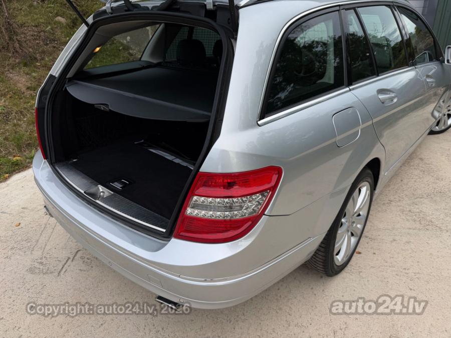 Pelēks Mercedes-Benz C-Class 2010 Viljandi, ar dzinēja tilpumu 3.00 L un nobraukumu 344 tūkst. km par 6790 €, foto 24 vietnē AUTOMOTO.COM.LV