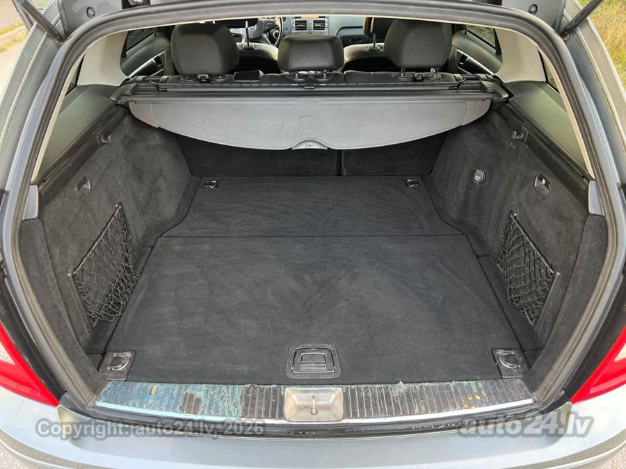 Pelēks Mercedes-Benz C-Class 2010 Tallina, ar dzinēja tilpumu 2.10 L un nobraukumu 418 tūkst. km par 2750 €, foto 12 vietnē AUTOMOTO.COM.LV