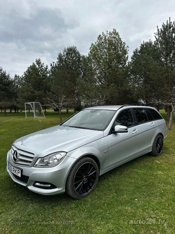 Pelēks Mercedes-Benz C-Class 2011 Tallina, ar dzinēja tilpumu 2.10 L un nobraukumu 489 tūkst. km par 4800 €, foto 2 vietnē AUTOMOTO.COM.LV