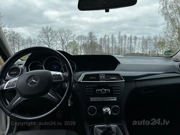 Pelēks Mercedes-Benz C-Class 2011 Tallina, ar dzinēja tilpumu 2.10 L un nobraukumu 489 tūkst. km par 4800 €, foto 4 vietnē AUTOMOTO.COM.LV