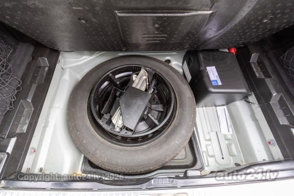 Grey Mercedes-Benz C-Class 2011 in Viljandi, with an engine capacity of 2.10 L and mileage of 278 thousand km for 7400 €, photo 8 on AUTOMOTO.COM.LV