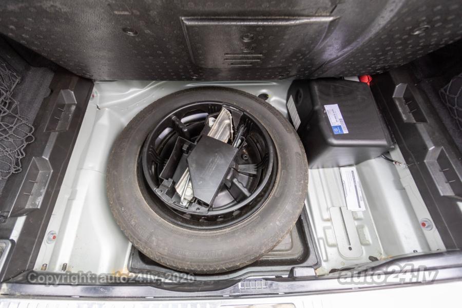 Pelēks Mercedes-Benz C-Class 2011 Viljandi, ar dzinēja tilpumu 2.10 L un nobraukumu 278 tūkst. km par 7400 €, foto 9 vietnē AUTOMOTO.COM.LV