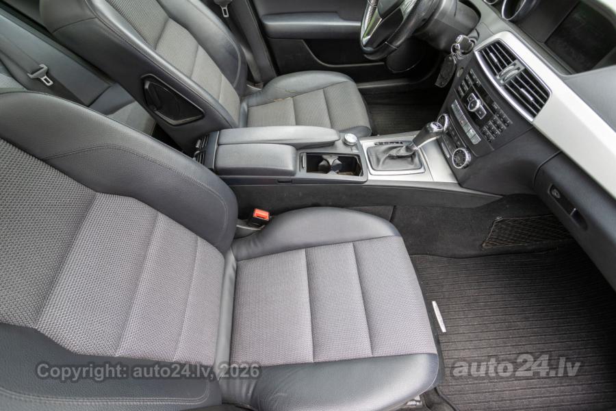 Pelēks Mercedes-Benz C-Class 2011 Viljandi, ar dzinēja tilpumu 2.10 L un nobraukumu 278 tūkst. km par 7400 €, foto 12 vietnē AUTOMOTO.COM.LV