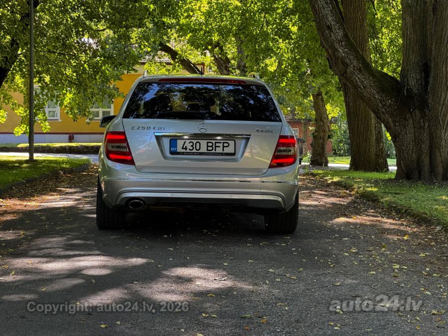Grey Mercedes-Benz C-Class 2011 in Tartu, with an engine capacity of 2.10 L and mileage of 351 thousand km for 8600 €, photo 9 on AUTOMOTO.COM.LV