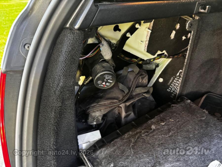 Grey Mercedes-Benz C-Class 2011 in Tartu, with an engine capacity of 2.10 L and mileage of 351 thousand km for 8600 €, photo 12 on AUTOMOTO.COM.LV