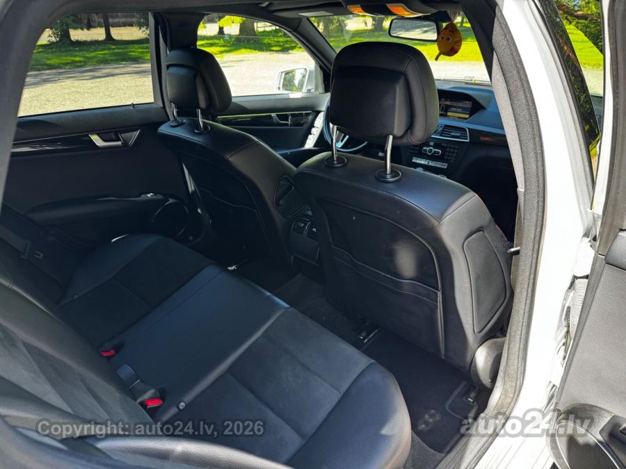 Grey Mercedes-Benz C-Class 2011 in Tartu, with an engine capacity of 2.10 L and mileage of 351 thousand km for 8600 €, photo 15 on AUTOMOTO.COM.LV
