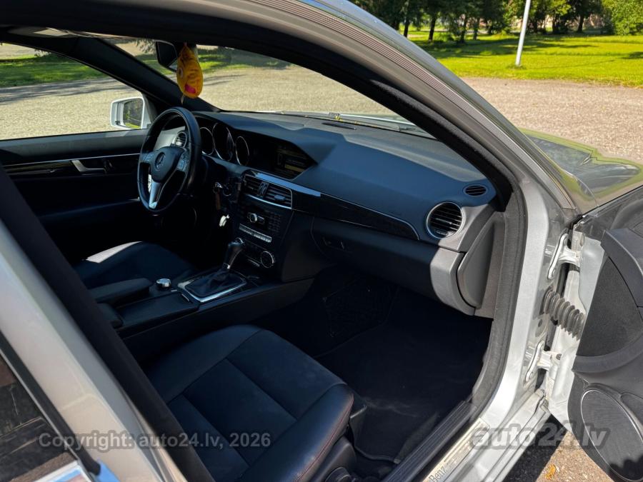 Grey Mercedes-Benz C-Class 2011 in Tartu, with an engine capacity of 2.10 L and mileage of 351 thousand km for 8600 €, photo 16 on AUTOMOTO.COM.LV