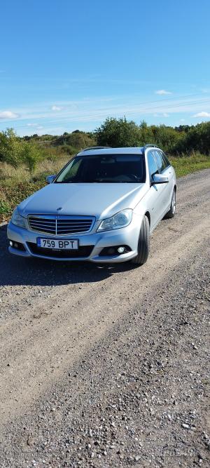 Pelēks Mercedes-Benz C-Class 2011 Tallina, ar dzinēja tilpumu 2.10 L un nobraukumu 358 tūkst. km par 5500 €, foto  vietnē AUTOMOTO.COM.LV