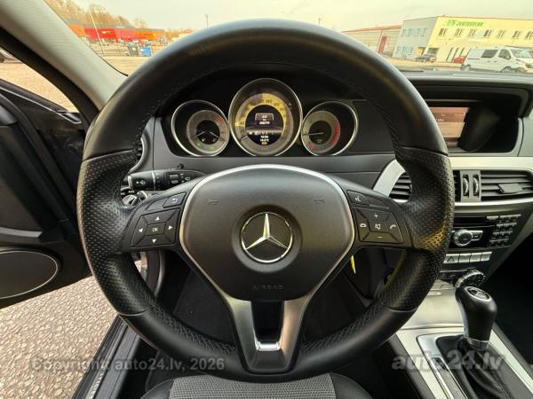 Pelēks Mercedes-Benz C-Class 2012 Tartu, ar dzinēja tilpumu 2.10 L un nobraukumu 309 tūkst. km par 7299 €, foto 6 vietnē AUTOMOTO.COM.LV