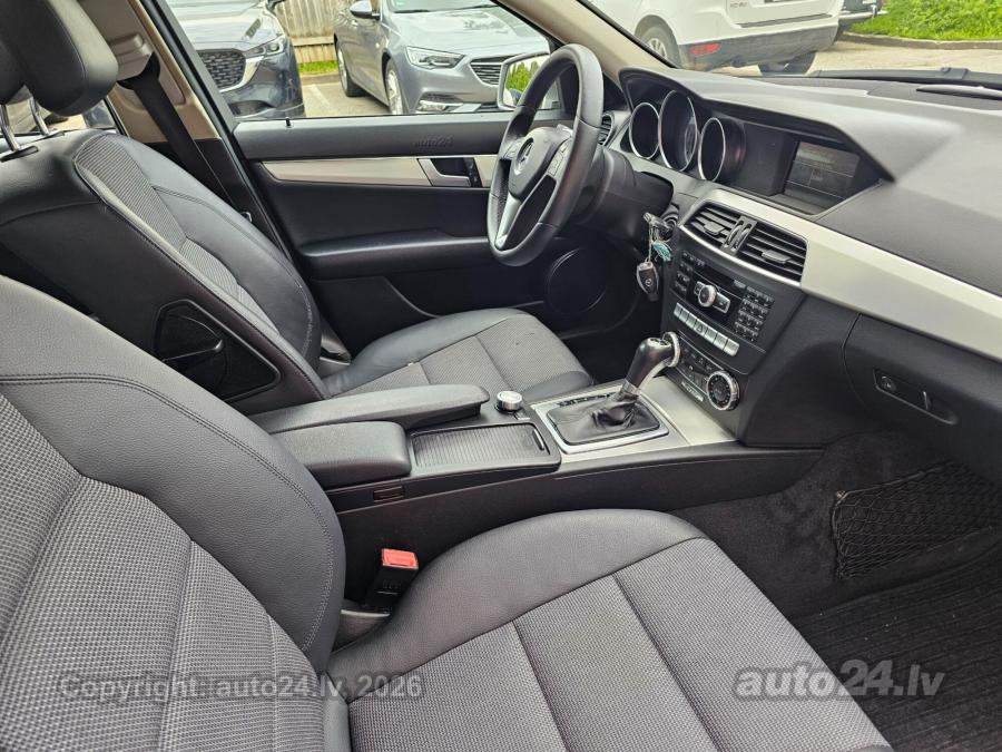 Pelēks Mercedes-Benz C-Class 2012 Tartu, ar dzinēja tilpumu 2.10 L un nobraukumu 219 tūkst. km par 6990 €, foto 14 vietnē AUTOMOTO.COM.LV