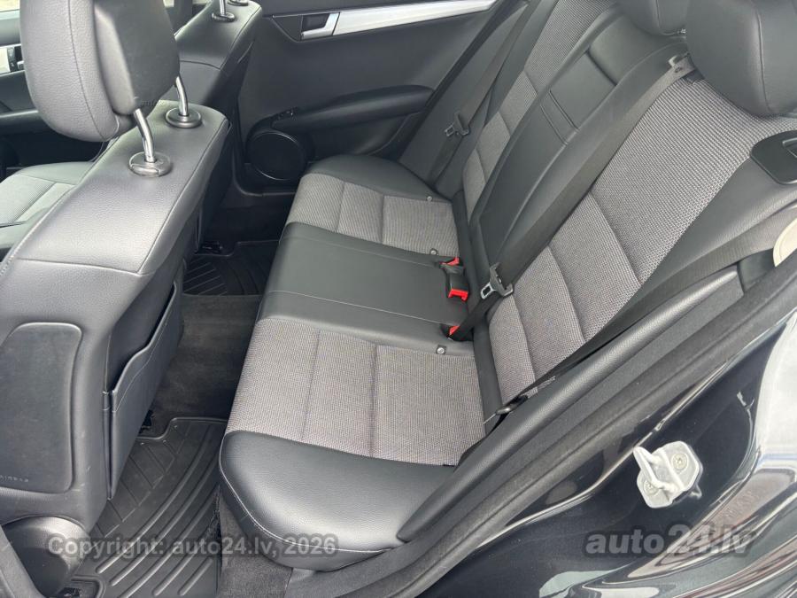 Pelēks Mercedes-Benz C-Class 2012 Tartu, ar dzinēja tilpumu 2.10 L un nobraukumu 235 tūkst. km par 6999 €, foto 9 vietnē AUTOMOTO.COM.LV