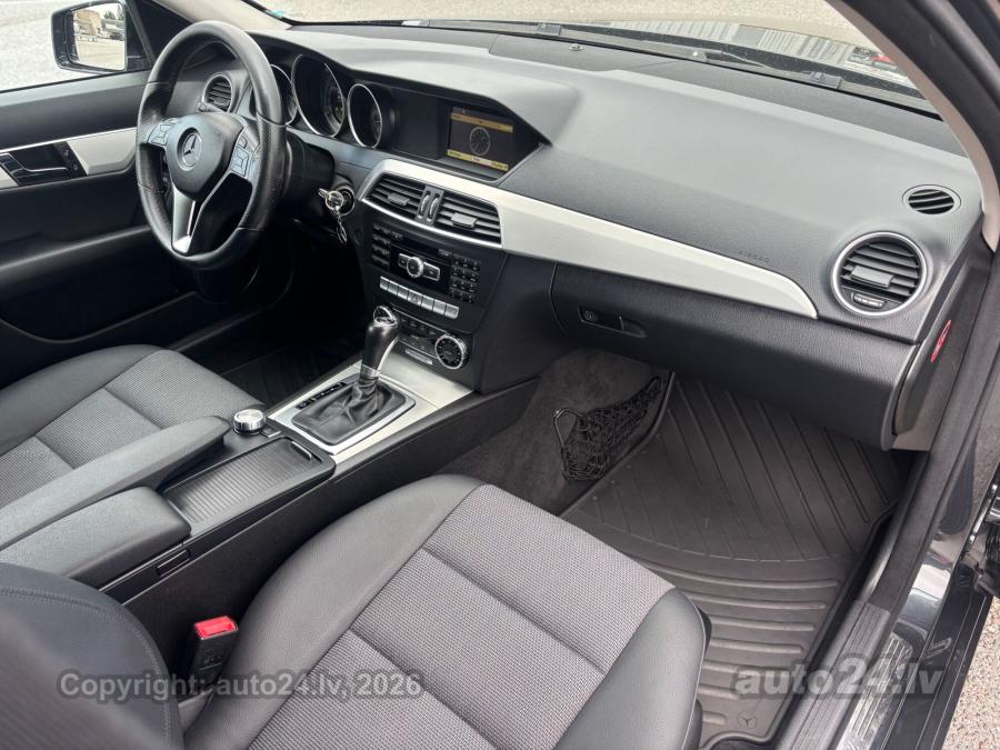 Pelēks Mercedes-Benz C-Class 2012 Tartu, ar dzinēja tilpumu 2.10 L un nobraukumu 235 tūkst. km par 6999 €, foto 13 vietnē AUTOMOTO.COM.LV
