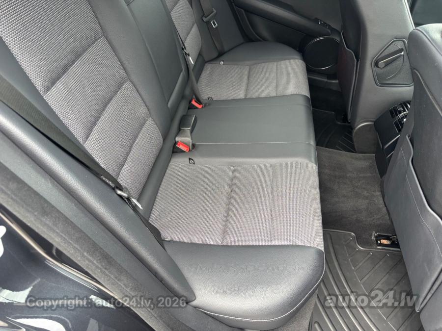Pelēks Mercedes-Benz C-Class 2012 Tartu, ar dzinēja tilpumu 2.10 L un nobraukumu 235 tūkst. km par 6999 €, foto 16 vietnē AUTOMOTO.COM.LV