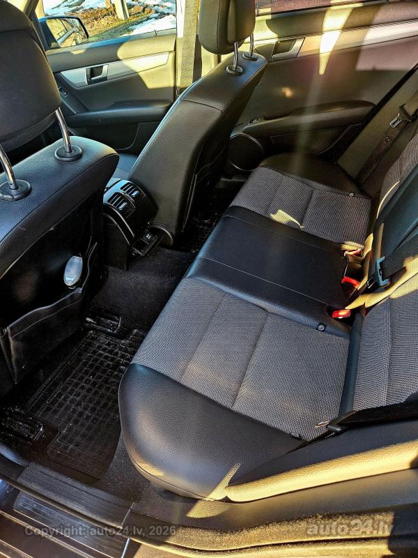 Grey Mercedes-Benz C-Class 2014 in Tallinn, with an engine capacity of 2.10 L and mileage of 411 thousand km for 6500 €, photo 5 on AUTOMOTO.COM.LV