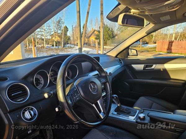 Grey Mercedes-Benz C-Class 2014 in Tallinn, with an engine capacity of 2.10 L and mileage of 411 thousand km for 6500 €, photo 6 on AUTOMOTO.COM.LV